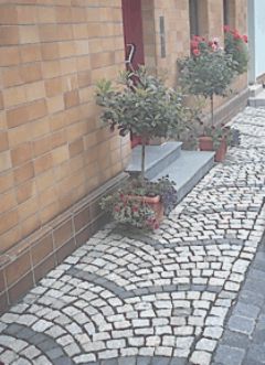 G ehweg aus Pflaster